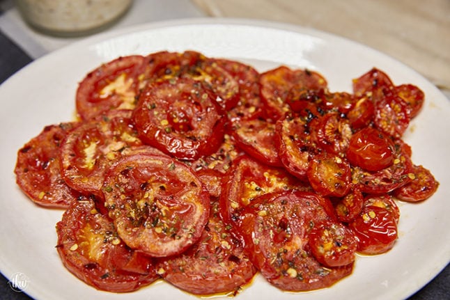 Oven Roasted Italian Herb Tomato Slices – The Kitchen Whisperer